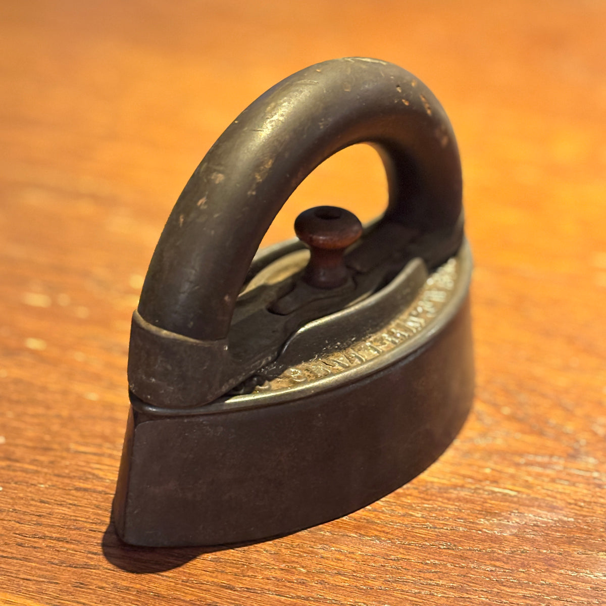 Antique Cast Iron Sad Iron with Removable Handle – GrayMist Shops